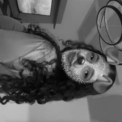 東 Ryanna Gs • Threads Say More