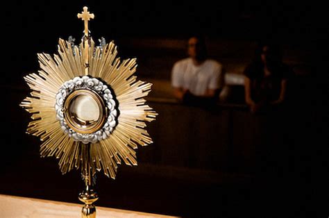 Adoración Eucarística Chile Cuando Rezamos El Rosario Ante El