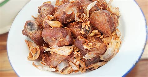 สูตร ซี่โครงหมูทอดกระเทียม ฝีมือลูก โดย Areerat Chaichoy Cookpad