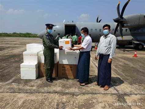 ကျိုင်းတုံမြို့သို့ ကိုဗစ် ၁၉ ရောဂါကာကွယ်ဆေးများ တပ်မတော်လေယာဉ်ဖြင့