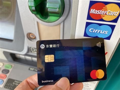 出門在外 幸好有永豐銀行外幣神隊友陪你一起闖 多幣簽帳金融卡 12國外幣提款免手續費是真的！ Choyce寫育兒，旅行與生活