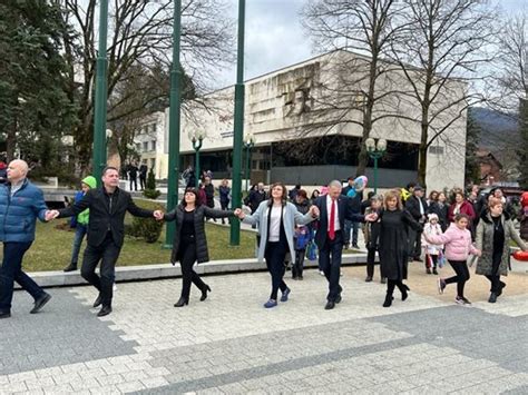 Корнелия друса хоро в Правец с Ченчев и Свиленски Lupa Bg