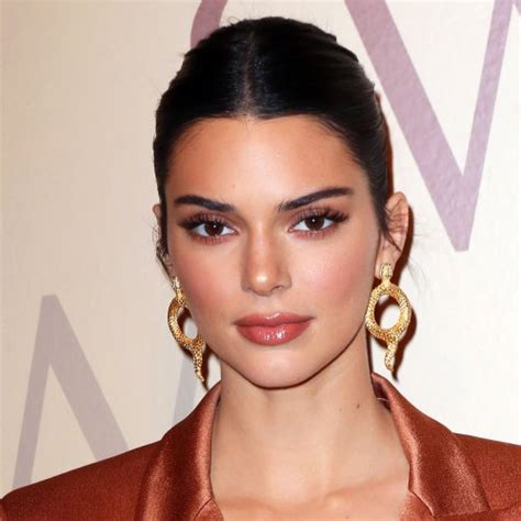 Kendall Jenner Shows Off Her Insane Body In A White Crop Top Hello