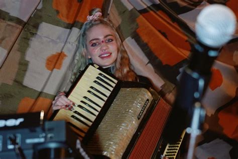Grimes Estrenó Una Canción De Cyberpunk 2077 Delicate Weapon