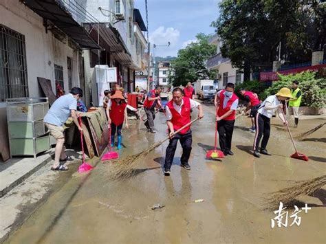 阳山青莲：党员干部下沉一线，全力让受灾群众恢复正常生产生活秩序工作青莲镇进行