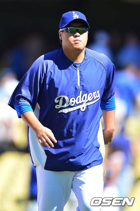 인천 토박이 류현진 고향에 야구장 만든다