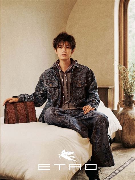 时尚cosmo Etro携全球品牌代言人任嘉伦演绎七夕限定大片 挚爱时刻 心愿随行