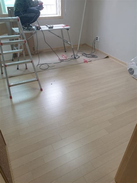 부산 대신푸르지오 기존 강화마루 철거 후 구정마루 프라하 강마루 스웨디시화이트 헤링본 시공후기 네이버 블로그