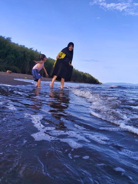 Premium Photo Wisata Pantai Cemara Berlokasi Di Jalan Pantai Cemara