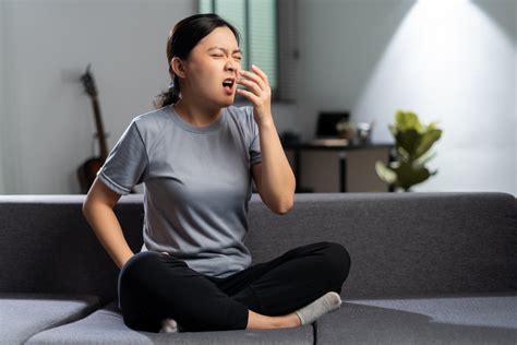 六旬婦打噴嚏子宮突然跌出 婦科醫生解釋現象／子宮下垂治療方法 U Food