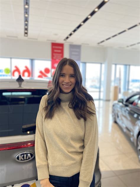 Get To Know The Car Mom Sales Advisor Instagram Influencer And Working