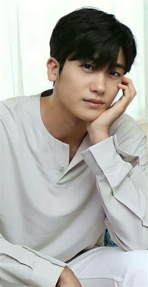 Pin Em Park Hyung Sik