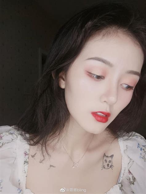 我太喜欢我的stila高光silverlake了远看妥妥的水光感近看星星在我