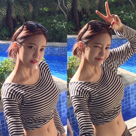 티아라t Ara 효민 수영장에서 찍은 사진 공개완벽한 미모와 섹시한 S라인 몸매 눈길스타저널