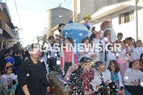 Χανιώτικο Καρναβάλι 2023 Ξέφρενο πάρτι στη Σούδα Εντυπωσιακή η