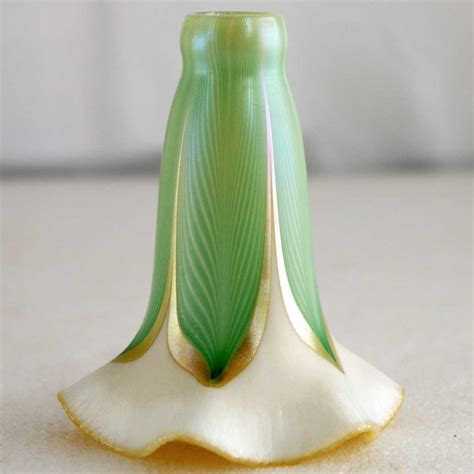 American Quezal Art Glass Pulled Feather Lily Lamp Shade