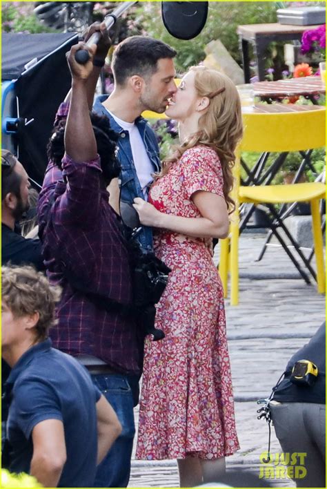 Photo Jessica Chastain Sebastian Stan Kiss In Character 355 Set 10