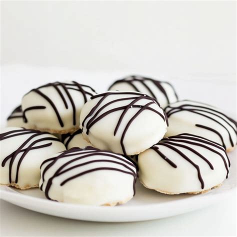 White Chocolate Covered Oreos Insanely Good