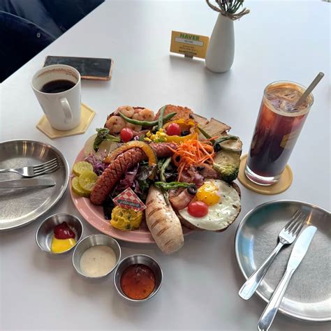 큰아들같은😂 우리공주랑 분평동 브런치카페 🥗☕️ 페로어페로 한참전에 핑펭에서 왔던 곳 조용히 얘기할수있어 좋았어💕 아빠 주게