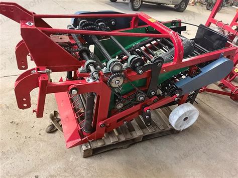 Peanut Picker For Picking Groundnuts From Plants