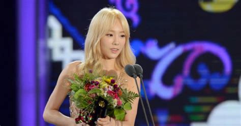 포토 태연 무대위의 금발여신
