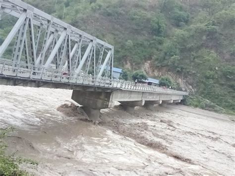 पाँचथरको बाढीमा ५ जना बेपत्ता ठूलो परिमाणमा भौतिक संरचनामा क्षति Dcnepal