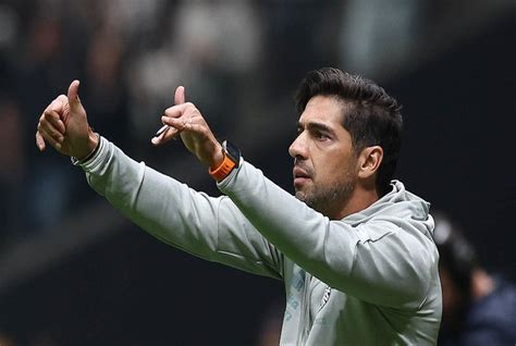 Abel Ferreira se torna técnico mais longevo do Palmeiras em uma única
