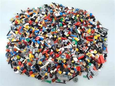 【全体的に状態が悪い】lego レゴ 小さなパーツ 色々 900g以上 大量 まとめ売り※ミニフィグ装飾品 お城 武器 テクニック系 ピン 軸