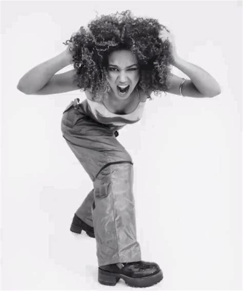 Pin By 𝒮𝑜𝓅𝒽𝒾𝑒 𝒢𝓇𝒶𝓃𝒶𝓉𝒽 On Melanie Brown Spice Girls Girl Style