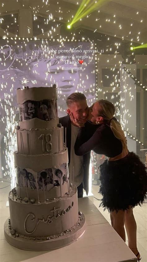 Chanel Totti Festeggia I 18 Anni Del Fratello Cristian Al Party Con