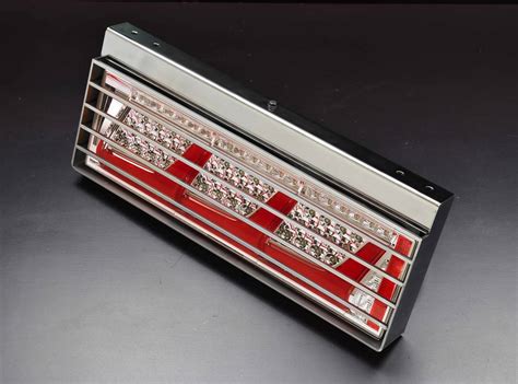 【新品】小糸 Ledテールランプ テールガード 3連タイプ ステンレス 左右 2の落札情報詳細 Yahooオークション落札価格検索 オークフリー