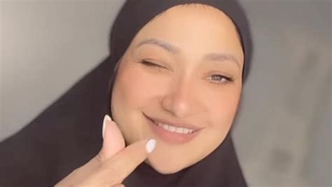 Dituding Pindah Agama Rahma Azhari Bilang