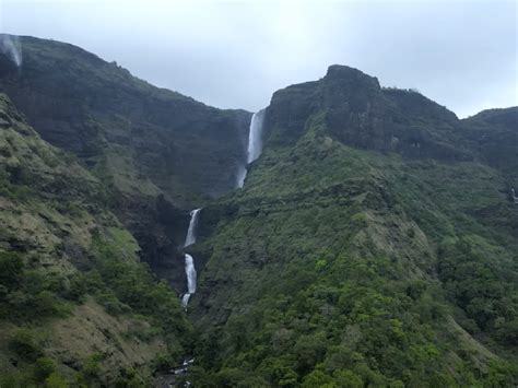 माळशेज घाटातील सर्वात मोठा काळू धबधबा मंत्रमुग्ध करणारे निसर्गसौंदर्य
