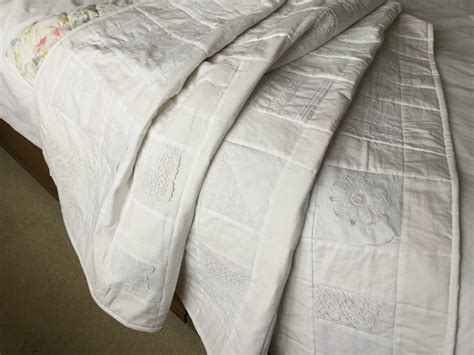 White Antique Lace Quilt With Flowery Backing Viv Aspinall Antique