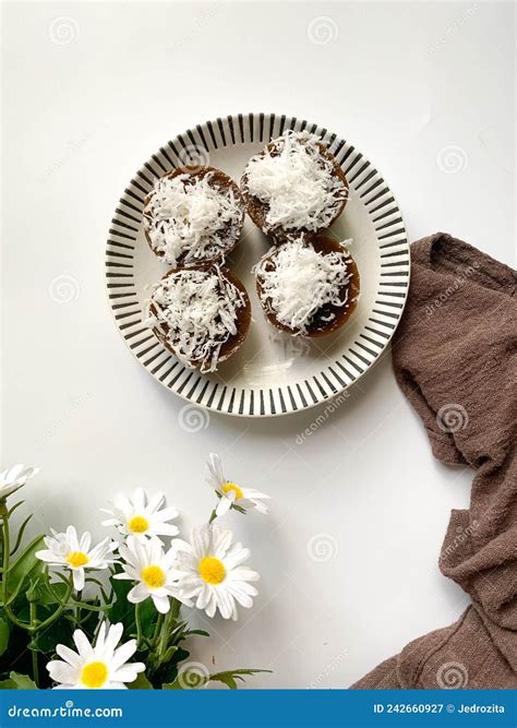 Malaysian Cakes Or Kuih Muih Melayu Stock Image Image Of Serunding