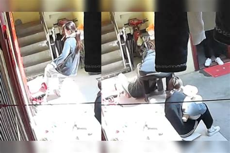 女子驱猫摔跤！婆婆冲过来扶起儿媳妇，而老公则无动于衷甚至怼老婆：该！家庭婆媳摔跤儿媳妇婆婆