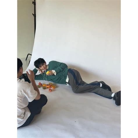 西垣匠さんのインスタグラム写真 西垣匠instagram「💅🍍 ⁡ 「nailex 10月号」本日発売です！ ⁡ 服がシンプルでも