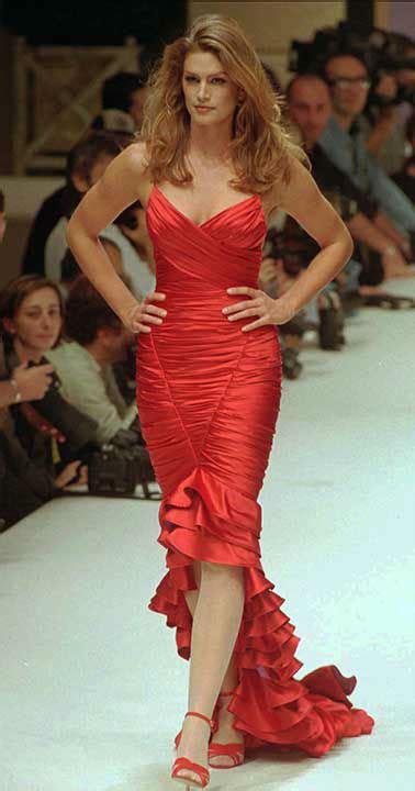 Year Old Un Retouched Cindy Crawford Photo Goes Viral