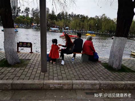 六七十岁的低龄老人照顾八九十岁的高龄老人成常态，老龄化社会我们怎么健康养老（一）？ 知乎