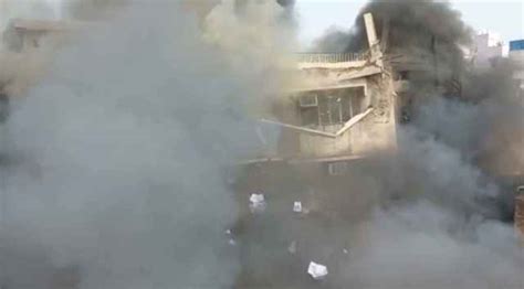 Building Collapses In Major Fire In North Delhi 3 Injured Delhi News