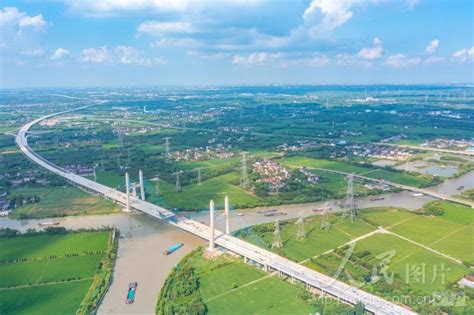 浙江湖州苏台高速一期即将合拢 人民图片网