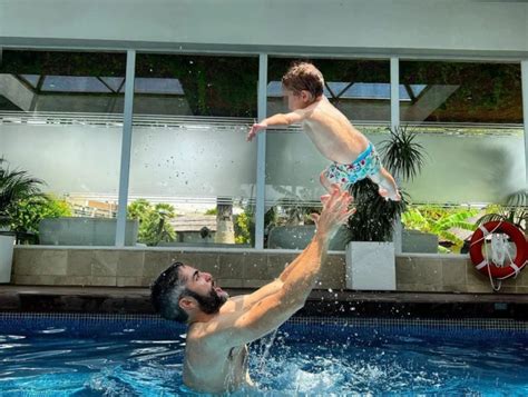 Roberto Leal Sus Momentos Más Divertidos En La Piscina Con Su Hijo Leo