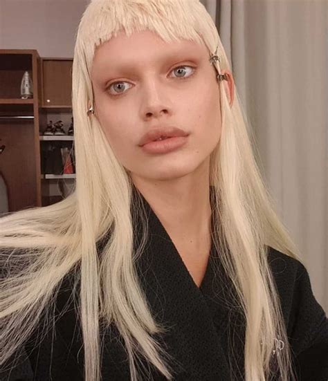 Valentina Sampaio 36 Fotos Que Ilustran La Carrera De La Primera