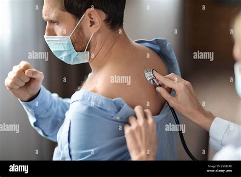 Notion de Pulmonologiey Médecin femme méconnaissable Vérification de