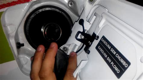 Como Quitar La Tapa Que Cubre El Orificio De Llenado De Combustible Del