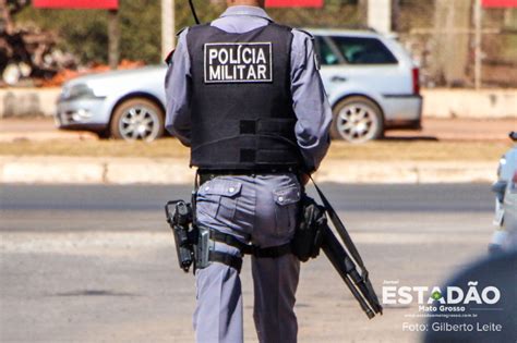 Trio de adolescentes é flagrado torturando homem a mando de facção