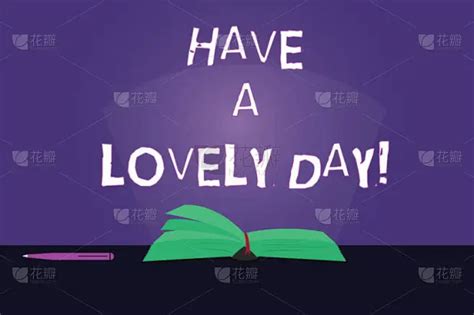 写笔记显示有一个可爱的一天。商业照片展示了最美好的祝愿 祝你今天有好时光激励彩页的书在桌子上与笔和 花瓣网