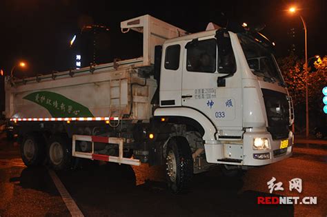 2017年3月起长沙三环内城区全部使用新型渣土车 湖南频道 凤凰网