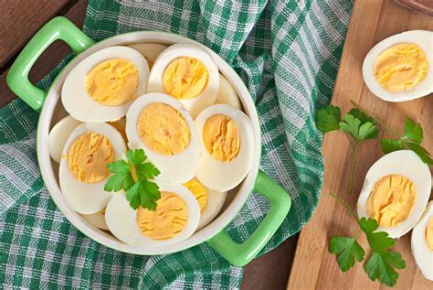 Cómo cocer huevos 12 trucos para huevos cocidos perfectos PequeRecetas