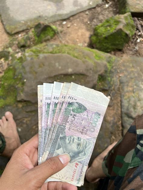 Army ทหารกัมพูชา วัย 21 ปี ในแนวหน้าโพสต์รูปในเทเลแกรมพร้อมระบุว่า นี่คือเดือนครั้งแรกของผม